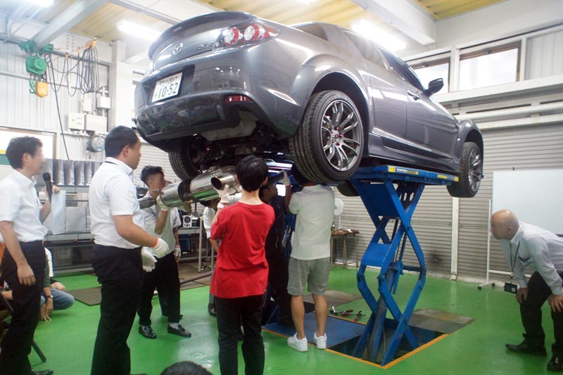 RX-8 demo car appeared on the open campus. | AutoExe Mazda Car Tuning & Customization