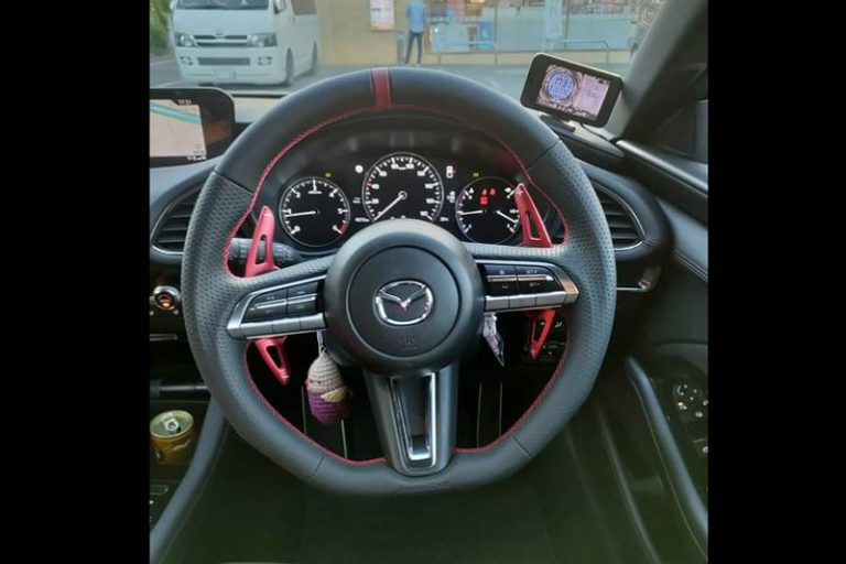 Red seams harmonize with the interior. | AutoExe Mazda Car Tuning ...