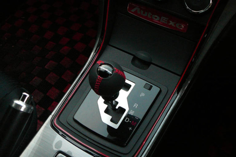 There is a sense of quality and the feel of genuine leather and metal is very good. | AutoExe ...